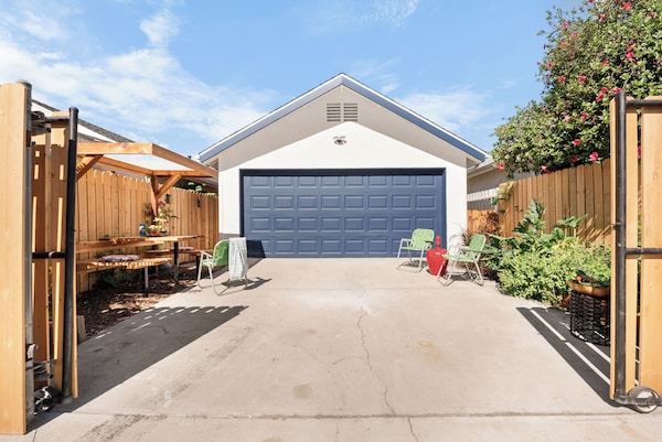 Heritage Design Luxury Bungalow With Modern Amenities - Los Angeles, CA