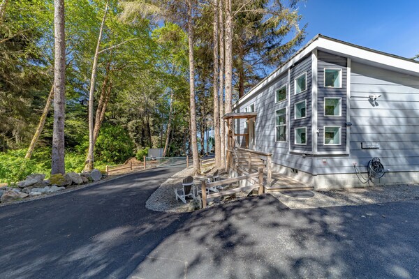 Comfy Oceanside Retreat, Forested Creekside Setting, Expansive Grounds Over Ocean Bluffs - Trinidad, CA