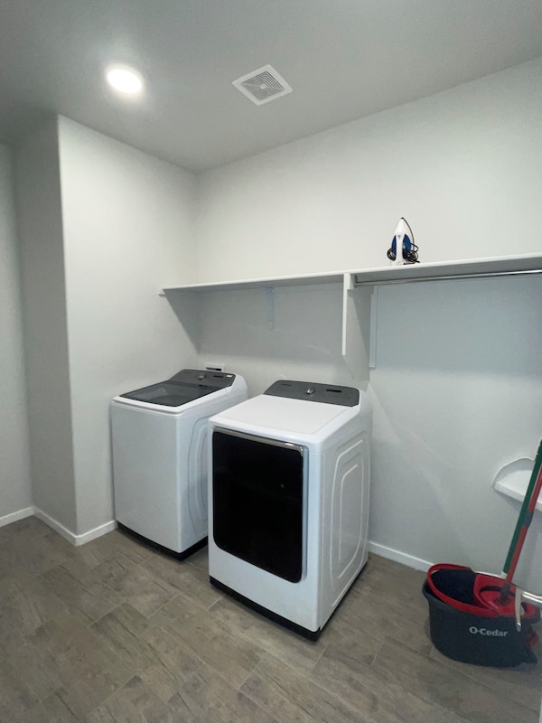 Relaxing 3-bdrs, 2-baths Spacious Backyard Family-friendly & Fully Equipped! - Las Cruces, NM