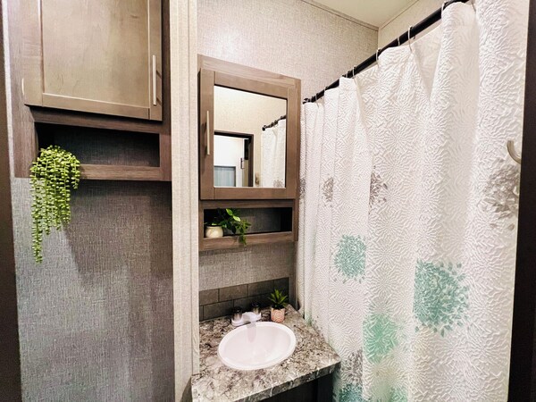 Unique Rv Stay! Perfect For Couples, Families,\n And Explorers In The Heart Of Fm - Fort Worth, TX