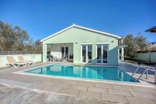 Holiday Home With Pool, Fažana, Croatia - Pula