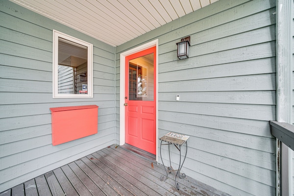 2 Mi To Burien: Peaceful Studio W/ Deck! - Seattle-Tacoma Airport (SEA)