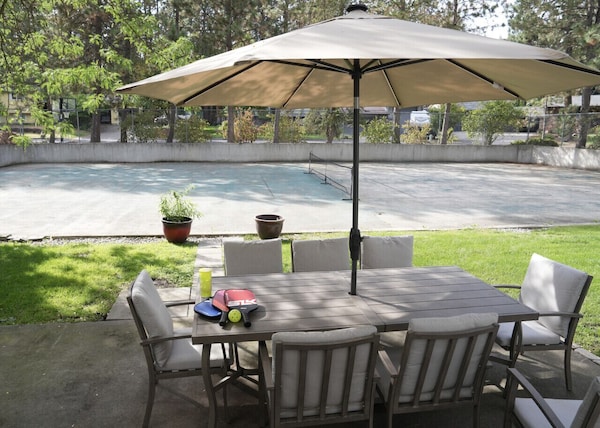 Spacious 5br Retreat W/ Pickleball, Pool Table & River Access! - Post Falls, ID