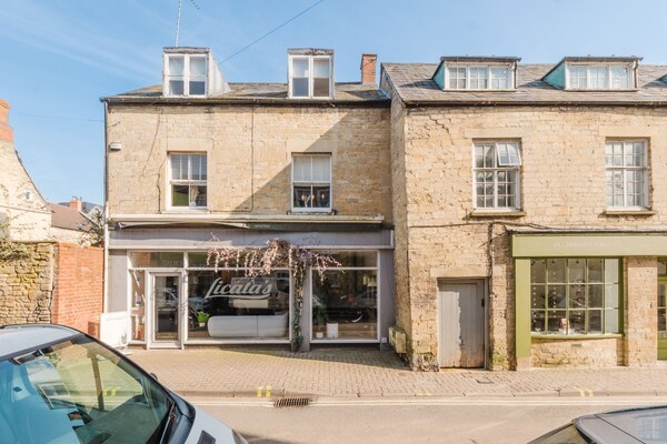 Modern Contemporary Dog Friendly - Licata's Apartment - Bibury