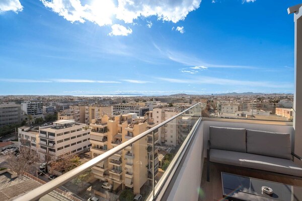 Elite Penthouse With Pool And Skyline View - Atene