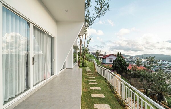 Hồ Bơi Vô Cực- View đồI Núi- Tối đA 36 Khách - Dalat