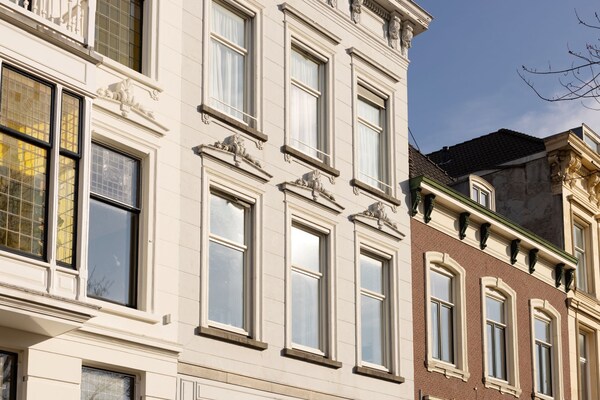 Luxury Apartment In The Heart Of Rotterdam. Offering Elegance, Comfort And Modern Amenities. - Rotterdam