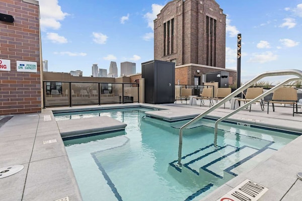 Cozysuites Nlg With Pool, Bowling Alley, Sauna 05 - Target Field - Minneapolis