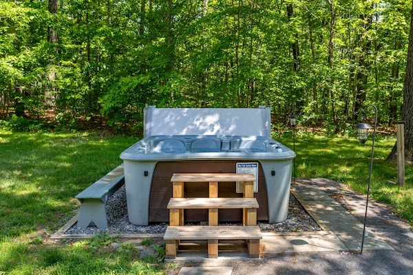 New: Fabulous Pool Oasis W/ Hot Tub In Saugerties - Saugerties, NY