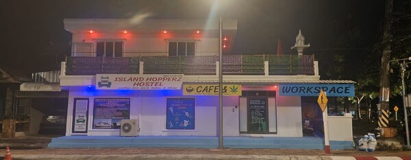 Island Hopperz Hostel Koh Samui, Koh Tao/phangan Connections Cafe Buds Workspace - Koh Samui