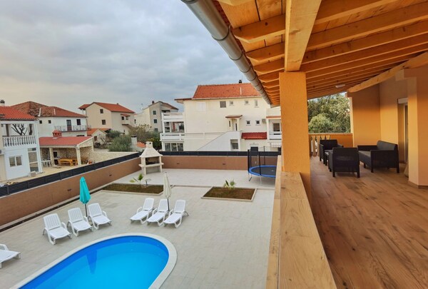 Modern Apartment With 2 Bedrooms And Pool In Bibinje For Perfect Getaway - Sukošan