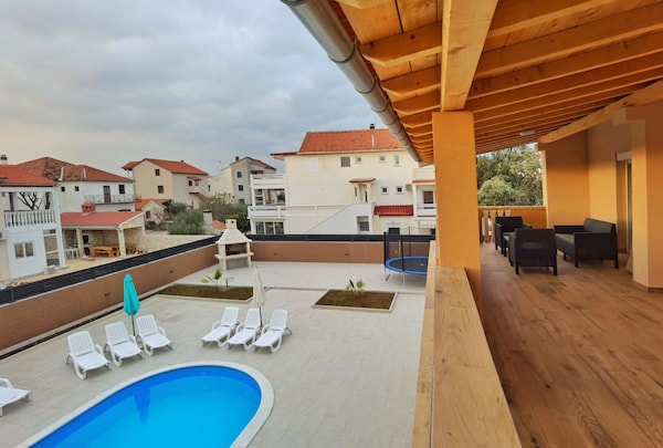 Modern Apartment With 2 Bedrooms And Pool In Bibinje For Perfect Getaway - Sukošan