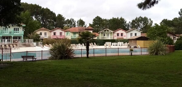 House Close To Ocean, Lake And Golf Course In Large Residence With Heated Pool. - Lacanau