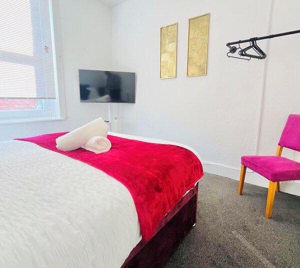 Right In The Heart Of Portsmouth, Less Than 10 Minutes Walk From The Beach! - Southsea