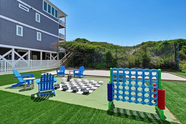 Spacious 2 Bedroom Condo, Airy, Coastal Condo - Sneads Ferry, NC