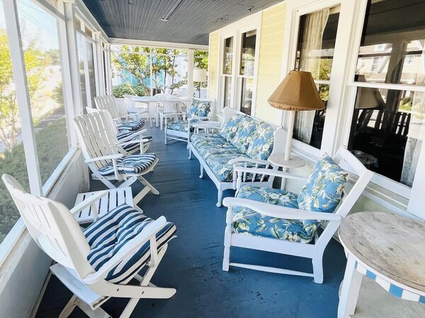 Classic Cottage Half Block To Beach4br, Porch, Deck, Parking & Permits! - Lewes, DE