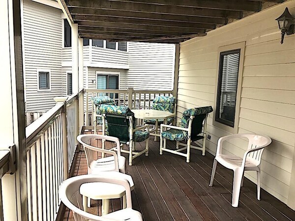 Spacious 1st Floor Ocean Block Apt, Steps To Beach & Close To Dewey - Dewey Beach, DE