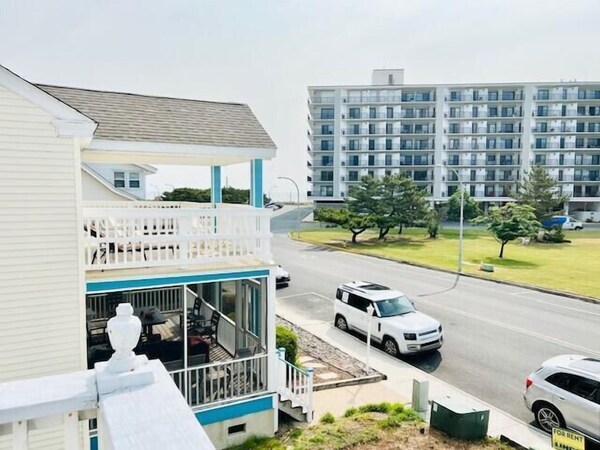 Spacious Ocean Block Home, Dog-friendly, 6 Bedrooms, And Plenty Of Family Fun! - Dewey Beach, DE