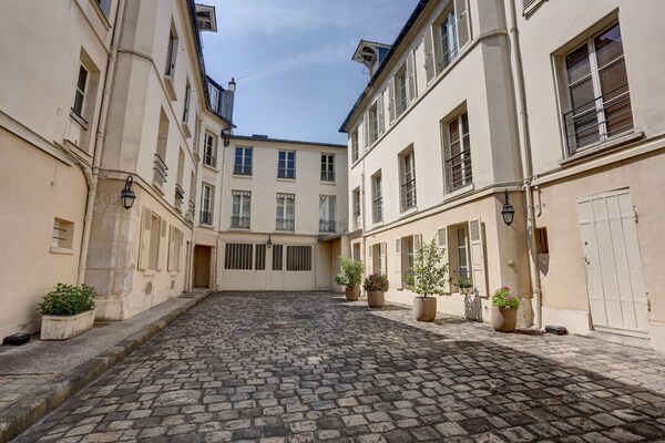 Le Lazare - Versailles - ibis Styles Guyancourt Versailles