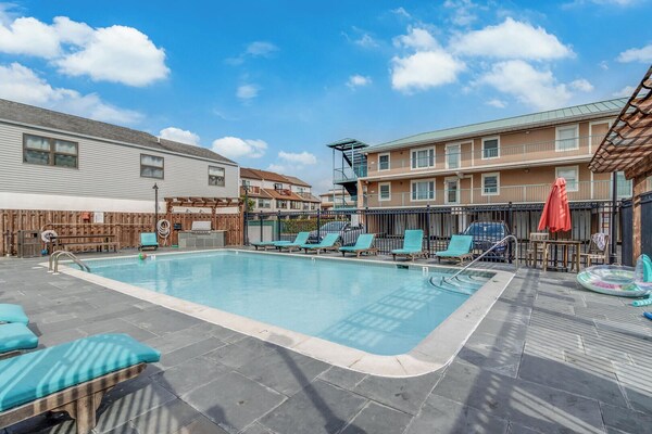 Charming 2-bedroom Condo In Dewey Beach, Pool, 1 Block To Ocean & Walk To Town! - Dewey Beach, DE