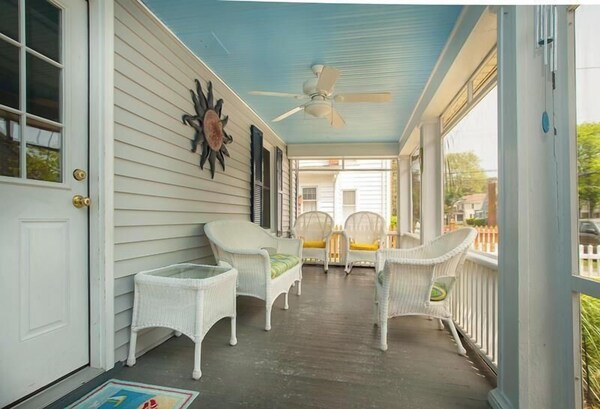 Cozy Dog-friendly Cottage, Steps To Rehoboth Beach & Boardwalk! - Rehoboth Beach, DE
