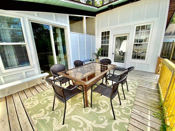 Cozy Cottage With 3 Bedrooms, Screened Porch, Fire Pit, & Dog-friendly Perks! - Lewes, DE