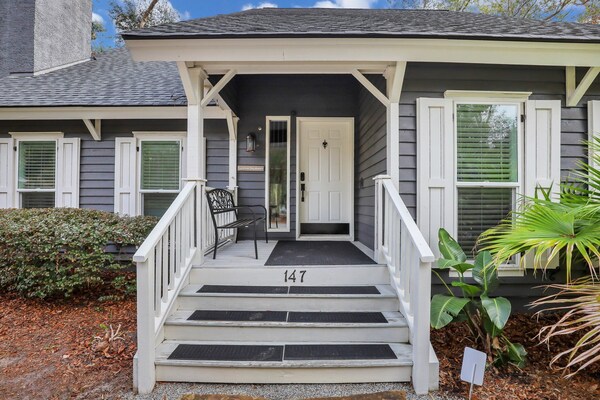 Cozy Three Bedroom Cottage Near The May River With A Pool And Boat Parking - Bluffton, SC