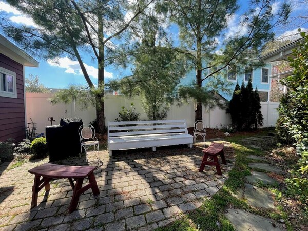 Charming Dog-friendly Beach Cottage W/ Porch & Yard  Walk To Trails! - Rehoboth Beach, DE
