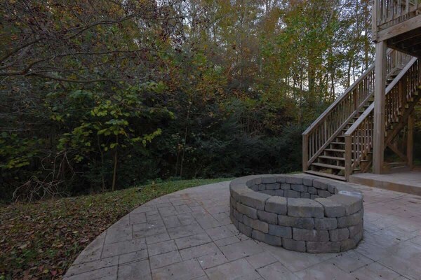 Large Rustic Family Home By Roadatl-kingbed-firepit-grill - Chateau Elan Winery & Resort, Braselton