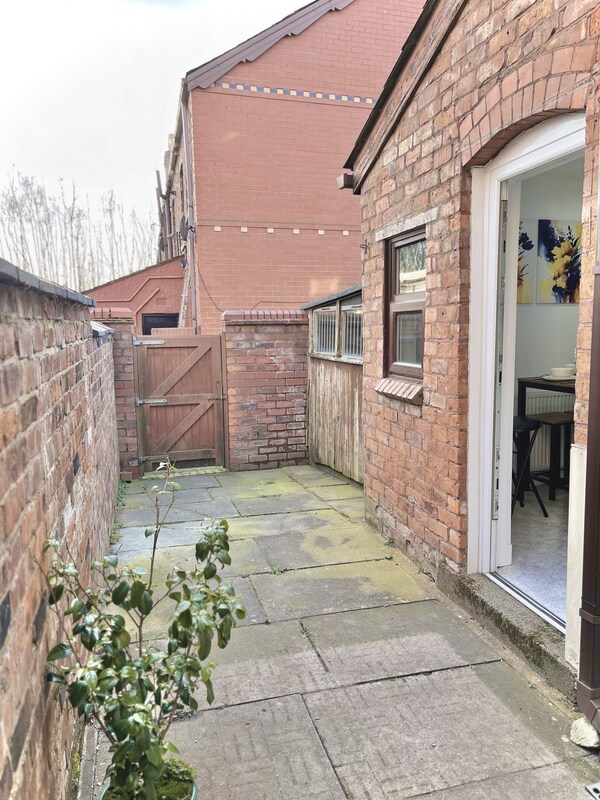 Wohnstätte-premium-eigenes Badezimmer-strassenblick-meadow St - Cheshire
