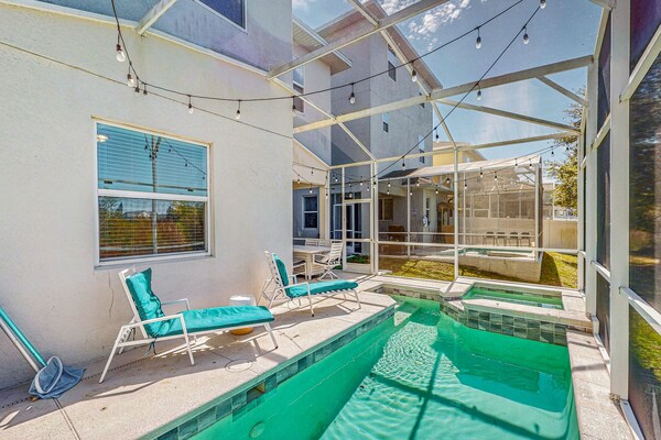 Spacious Family Retreat In Gated Community W/ Private Pool - Davenport, FL