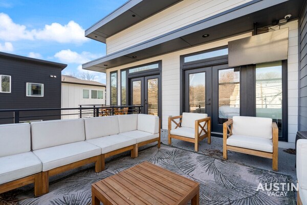 10-min To Abia, Ut, Downtownbright & Dog-friendly W/ Fenced Yard2-car Parking - Austin, TX