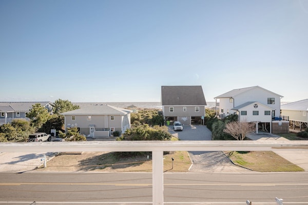 Lily's Pad: Coastal Cottage With Pool, Spa - Southport, NC