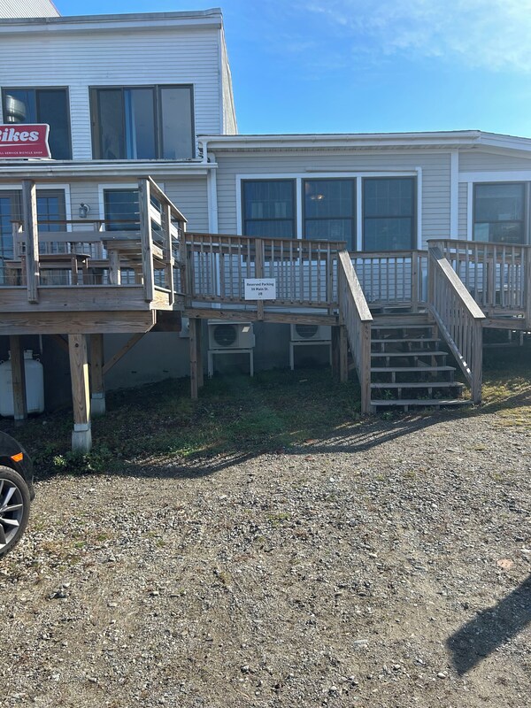 Sunny Downtown Belfast Apartment With Water View, Right On Main St Near Eateries - Belfast, ME