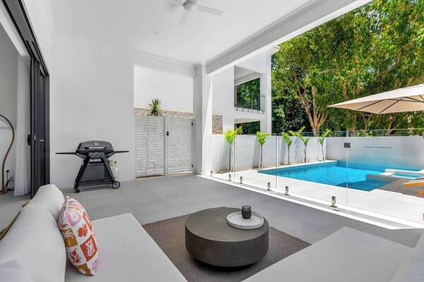 Salt Beachfront Luxe With Private Pool - Palm Cove