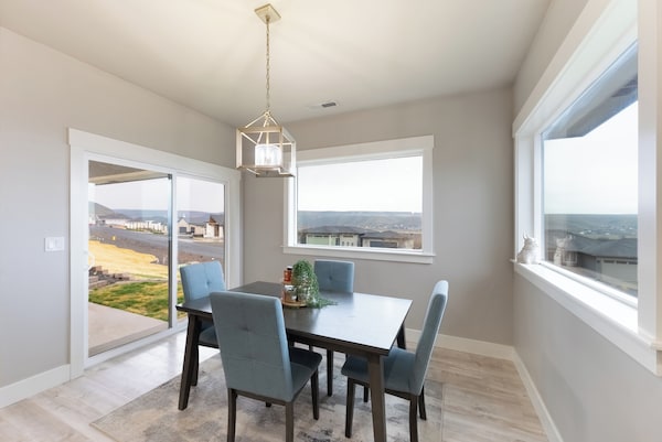 Rolling Hills + Rv Parking + Pet Friendly - Richland, WA
