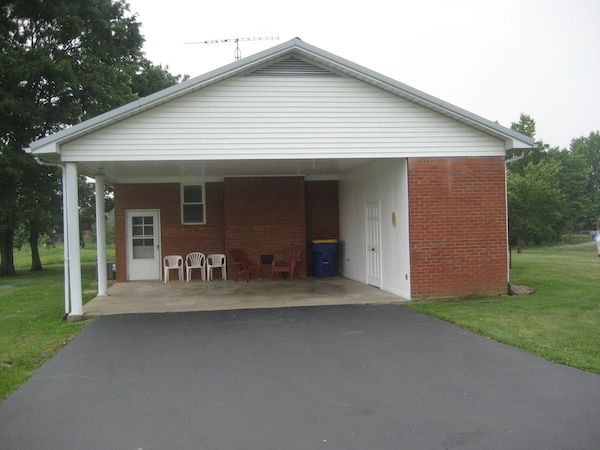 The Mammoth Cave House, 3br, 2 Bath With 5 Beds And Very Near Mammoth Cave - Mammoth Cave, KY