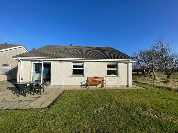 Cosy Coastal Bungalow In Portballintrae. Five Minute Drive To Portrush. - Portballintrae