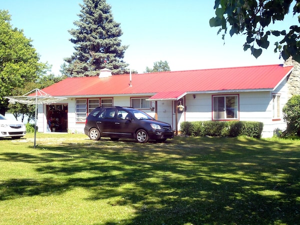 Cozi 3 Bedroom Lakefront Cottage With Private Beach - Vermont