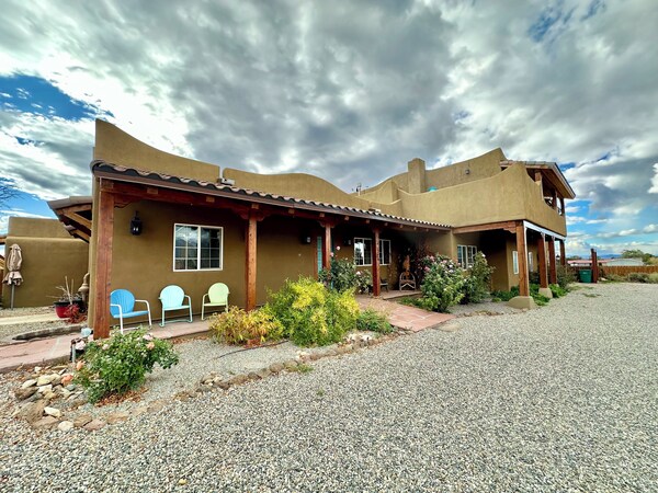 Tranquil 7-bedroom House Near The Center Of Taos - Taos, NM