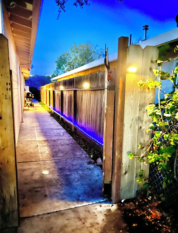 Eclectic Tech And Family Friendly With Gaming 5 Min Walk To Meta In Menlo Park - Redwood City, CA