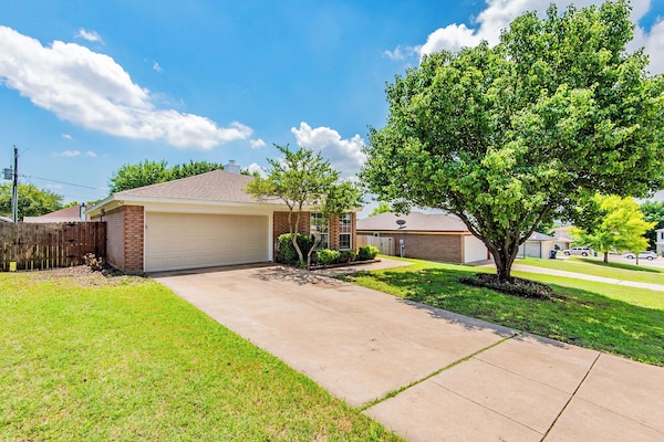 Lone Star Haven For 8 - Joshua, TX