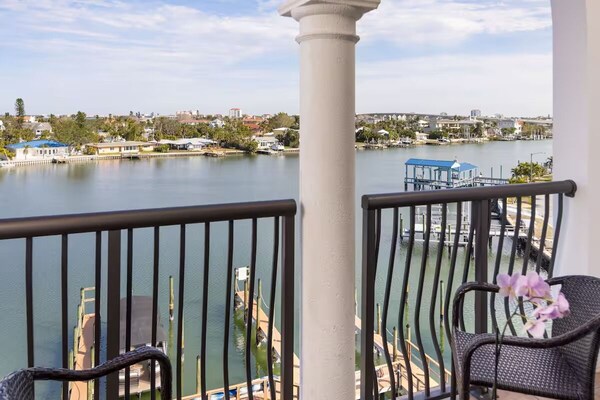 Intracoastal King With Balcony At The Hotel Zamora, Pool, Free Parking - St. Pete Beach, FL