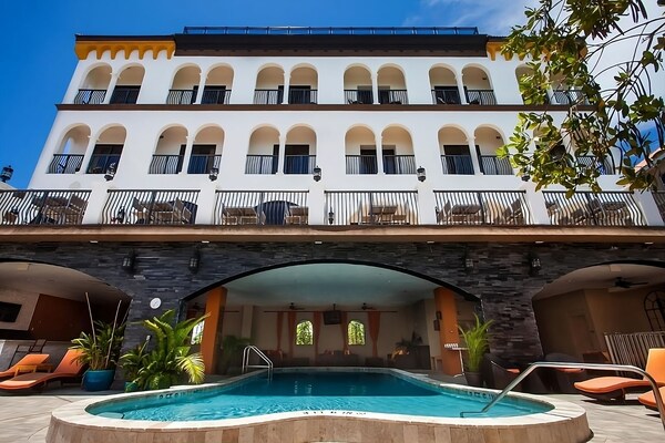 King With View And Balcony At The Hotel Zamora, Free Parking, Pets Allowed - St. Pete Beach, FL