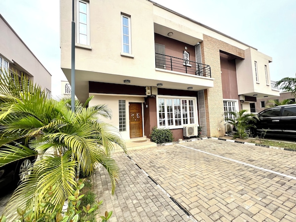 4 Bedroom Duplex With Pool, Gym, Wifi, 24 Hrs Lit In A Secured Estate Utakoabuja - Abuja