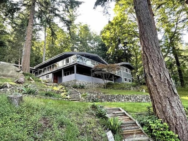 Romantic Ocean Forest Retreat: Cozy Comfort & Adventure On Bowen Island! - Bowen Island