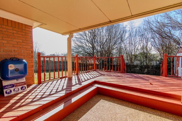 Family & Pet Friendly Oasis - Backyard - Patio - Southaven, MS