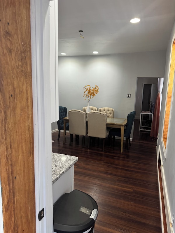 Charming 1-bedroom Apartment In Enchanting Philadelphia With Wifi, Ac - Chestnut Hill, PA