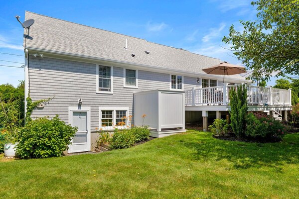 41 Poolside: 041-cs  Coastal Retreat In Chatham  Modern Comfort & New Heated Pool - Chatham, MA