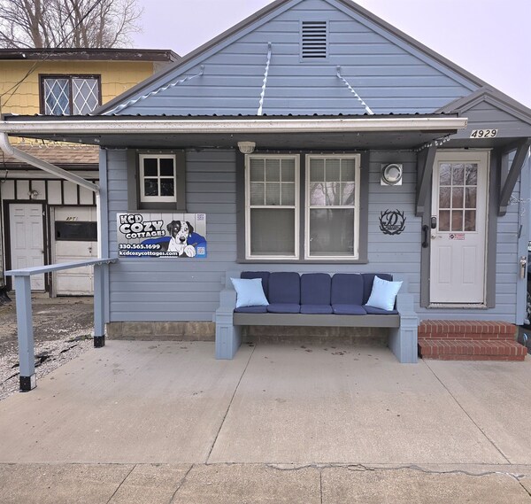 "Hunters Hideout  A Rustic Cottage For Adventure & Relaxation" - Geneva-on-the-Lake, OH